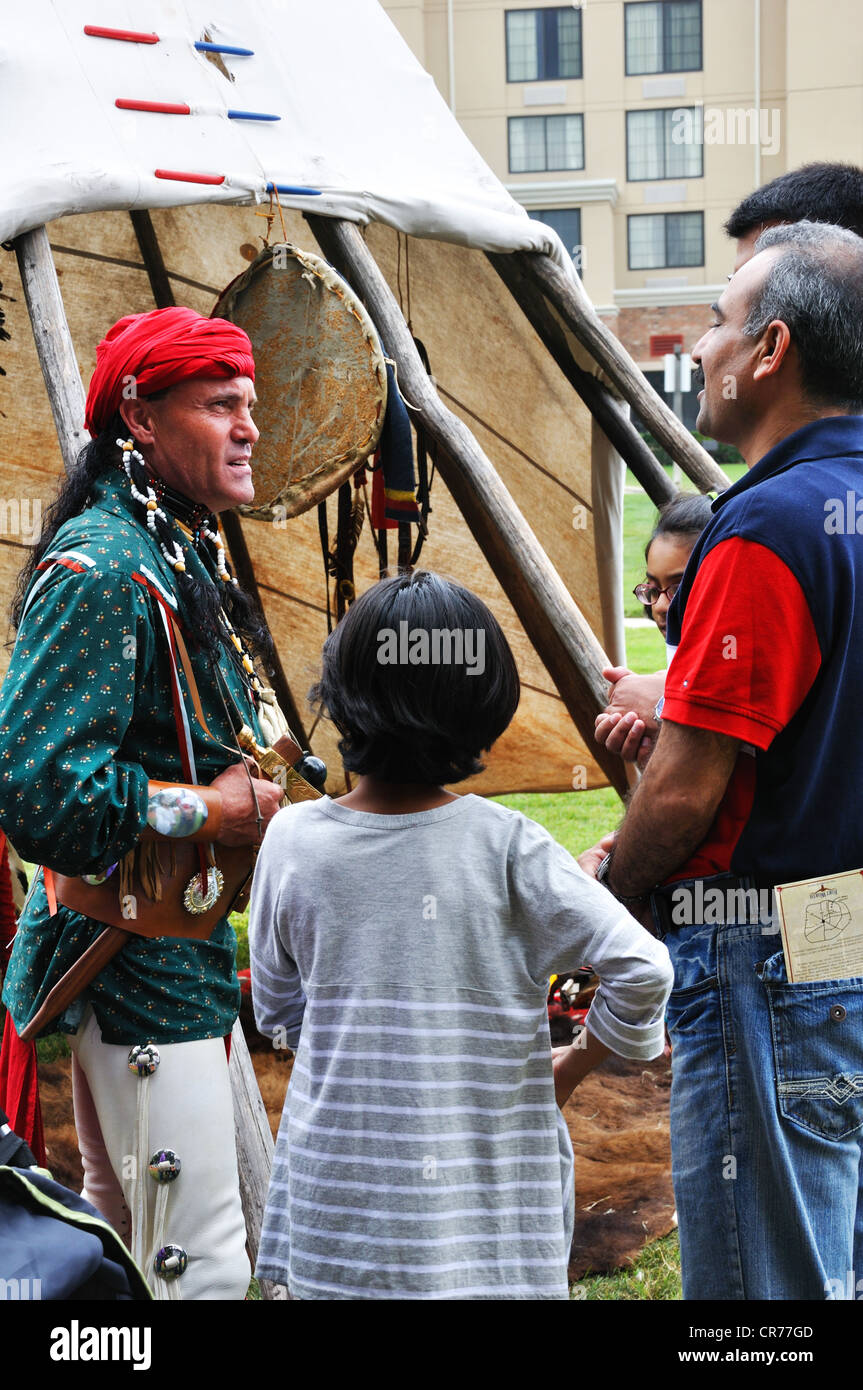Native American Indian man with an Indian tourists (from India), Fort ...