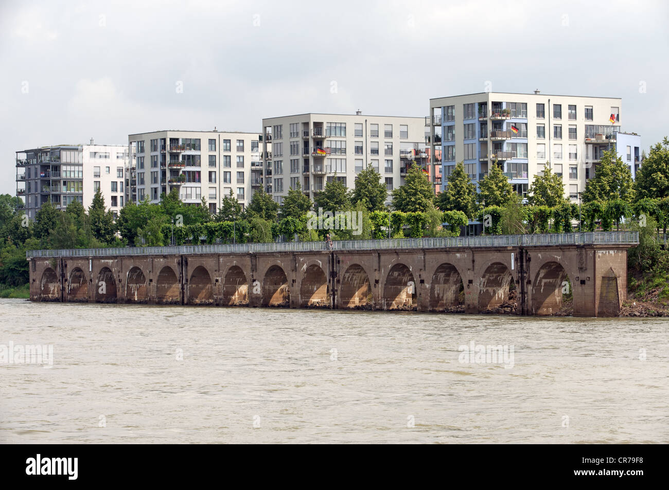 Riverside apartments, Cologne Mulheim Germany Stock Photo - Alamy