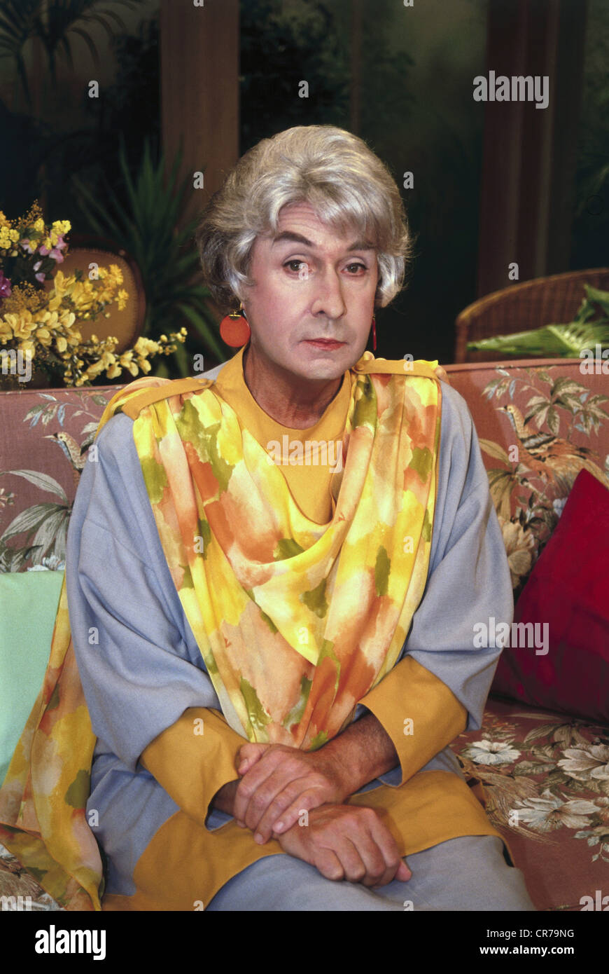 Female singer yellow hi-res stock photography and images - Alamy