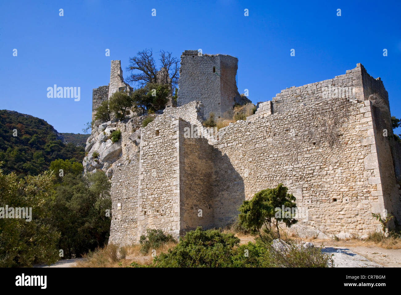 France, Vaucluse, Luberon, Oppede le vieux, ruins of the old village ...
