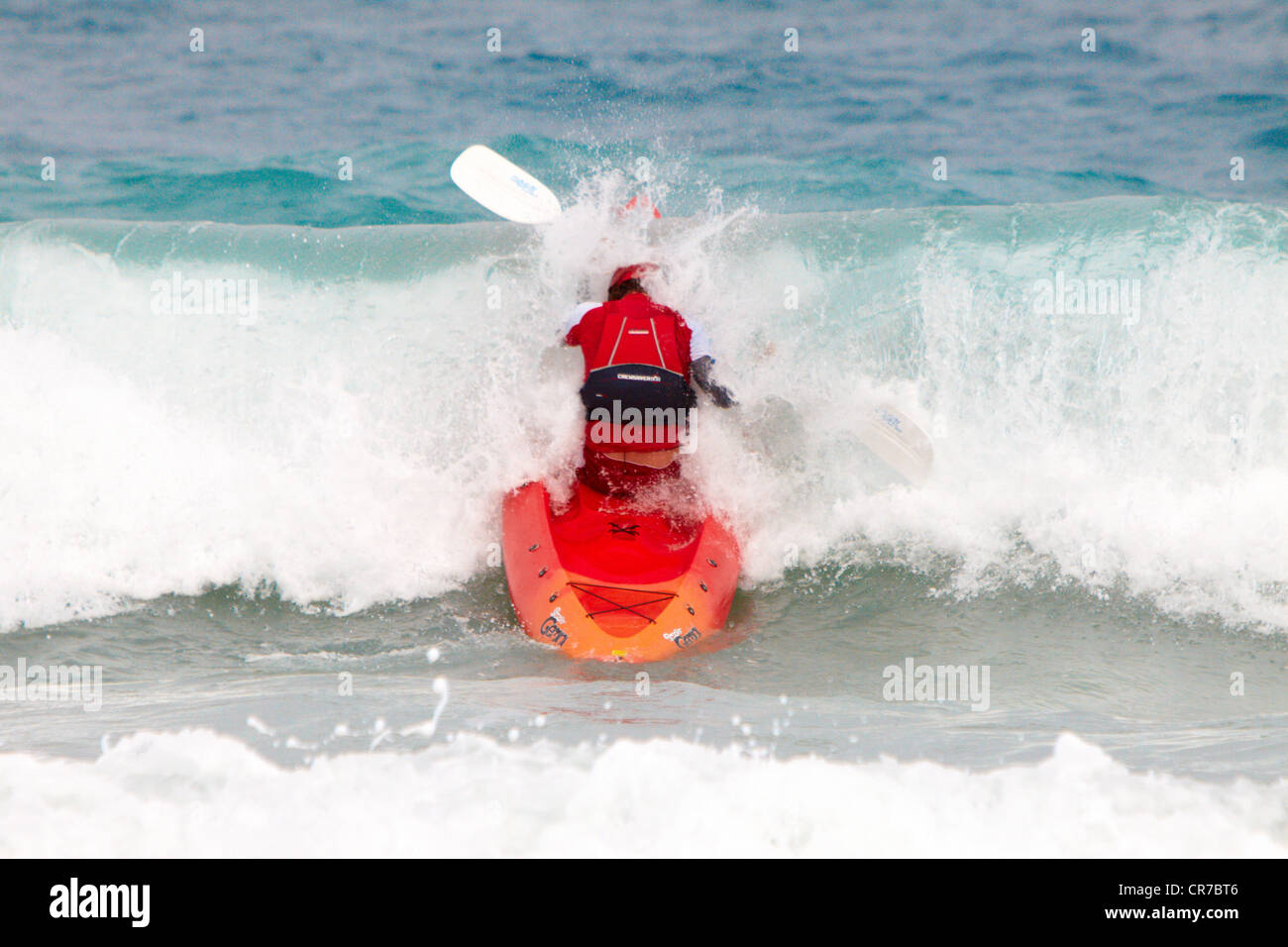 Kayaking in breaking waves hi-res stock photography and images - Alamy