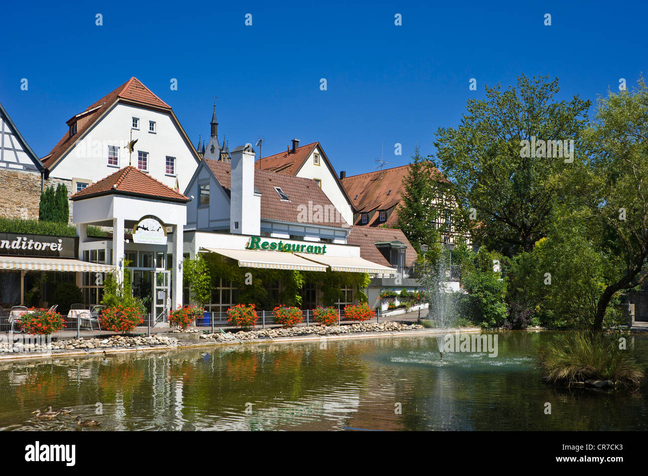 Moat lake hi-res stock photography and images - Alamy