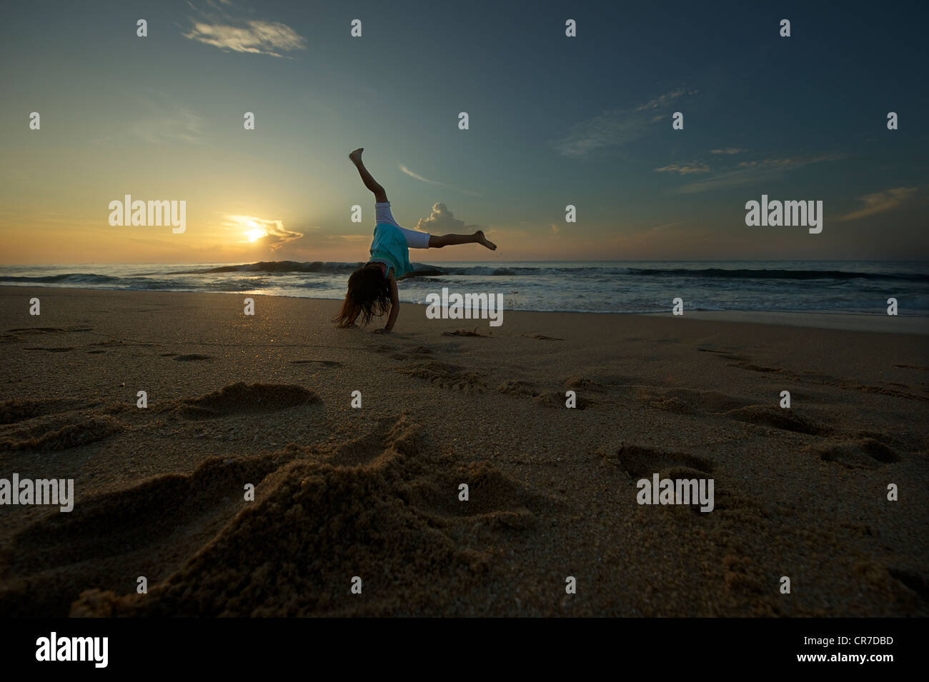 Sandy beach dawn sri lanka hi-res stock photography and images - Alamy
