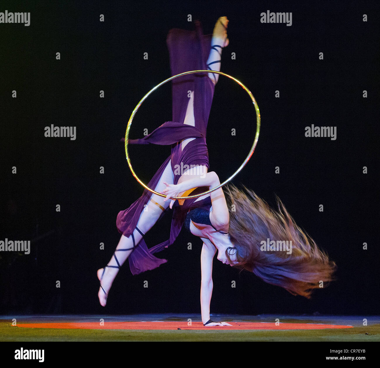 Hula-hoop performance, Romina Micheletty, FlicFlac Christmas Circus ...