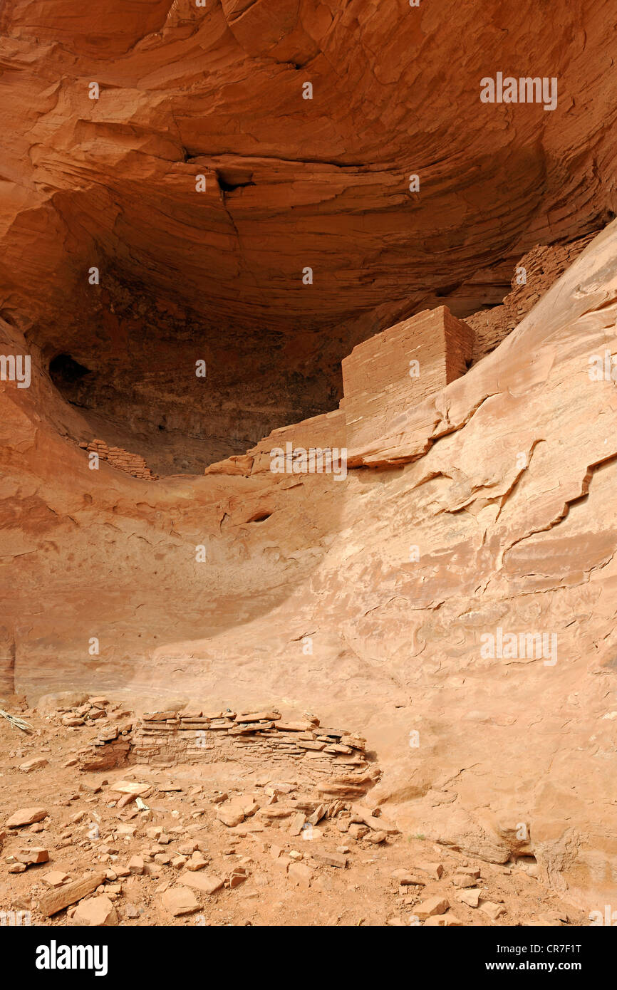 Approx. 800 year old ruins of the Native Americans, Mystery Valley ...