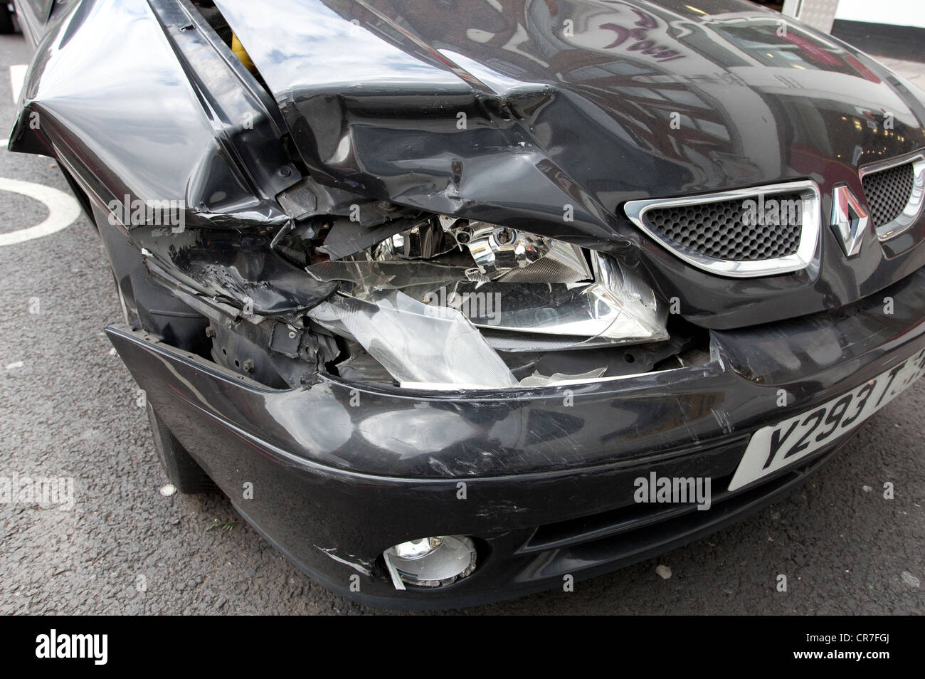 Damaged car hi-res stock photography and images - Alamy
