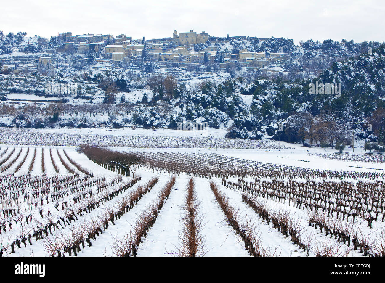 France vaucluse le crestet village hi-res stock photography and images ...