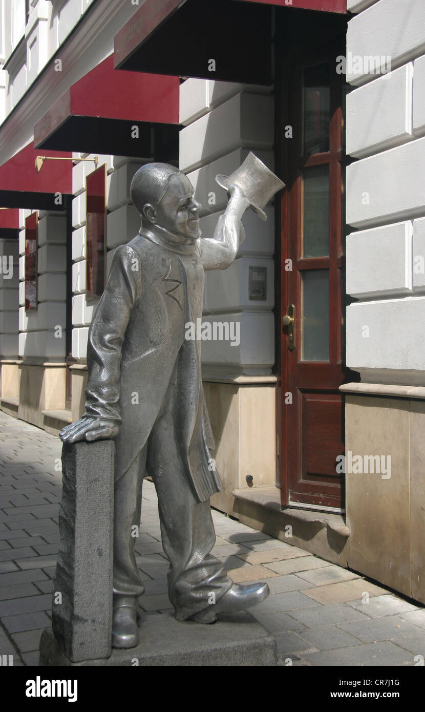 Statue with hat hi-res stock photography and images - Alamy