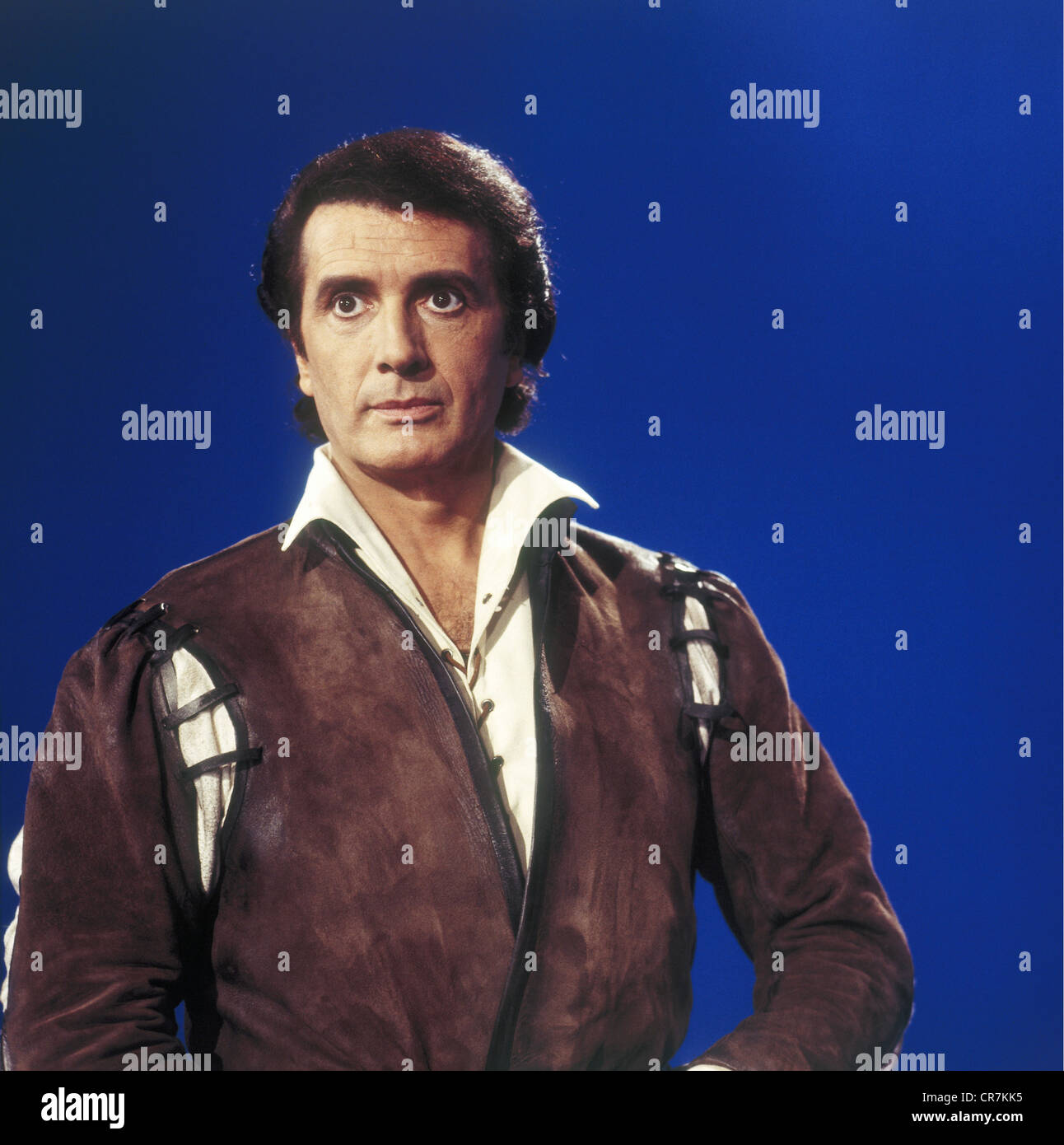 Singing the aria of enzo from hi-res stock photography and images - Alamy