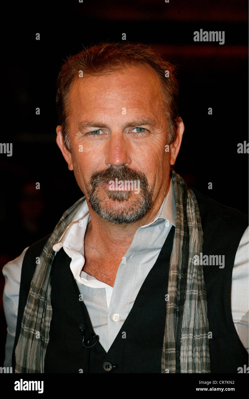 Actor kevin costner hi-res stock photography and images - Alamy