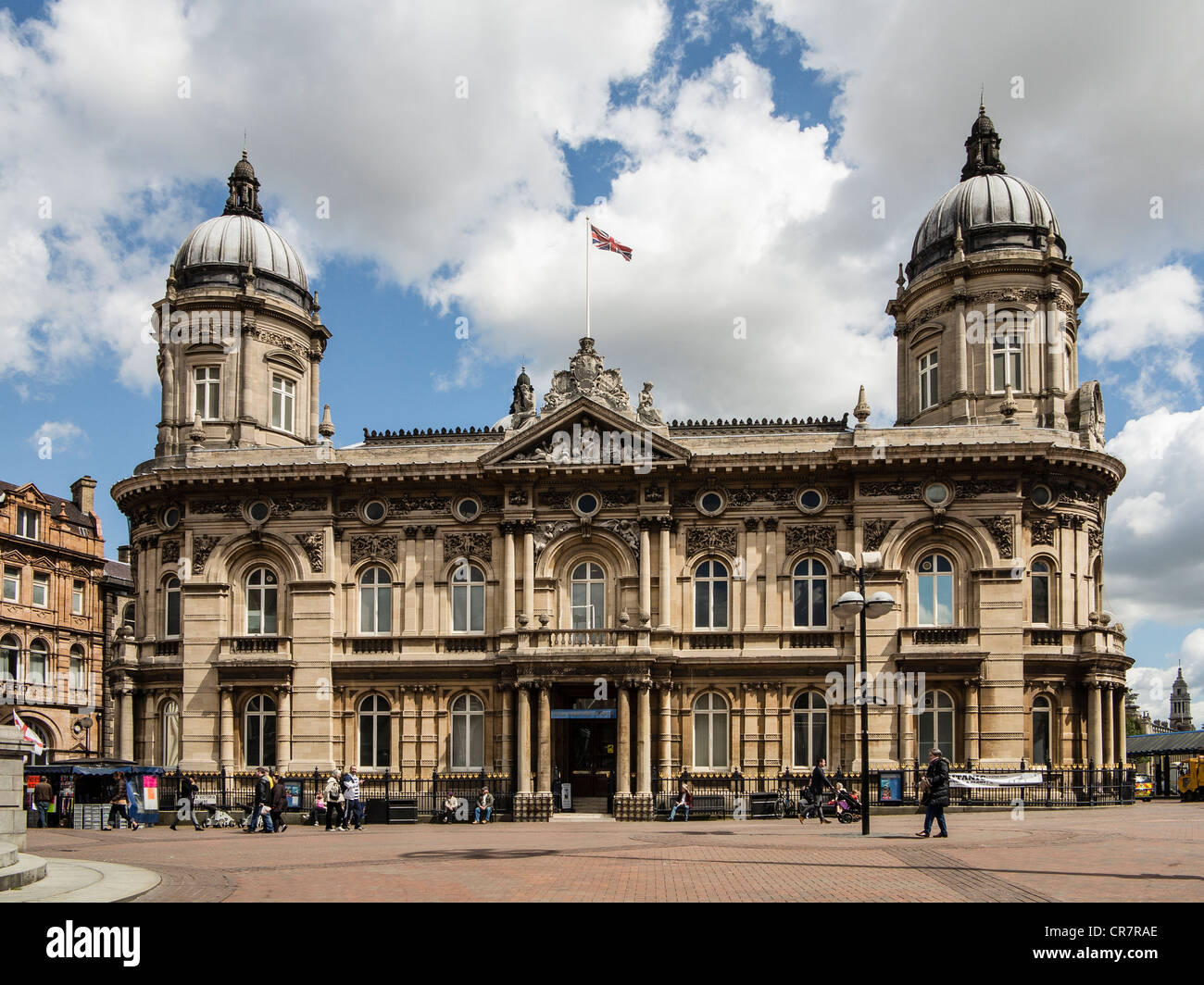 Queen victoria square hull hi-res stock photography and images - Alamy