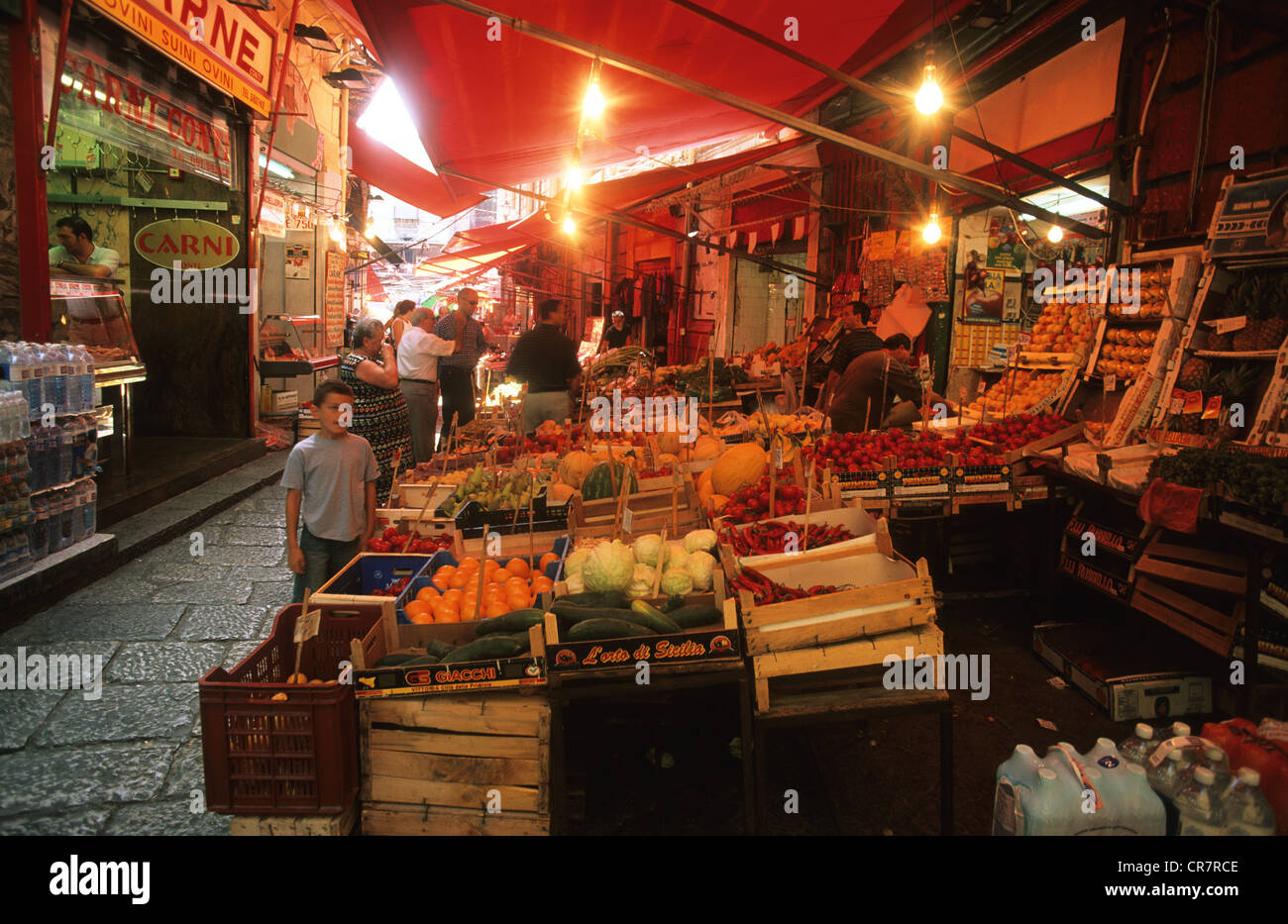 Street scene palermo sicily italy hi-res stock photography and images ...