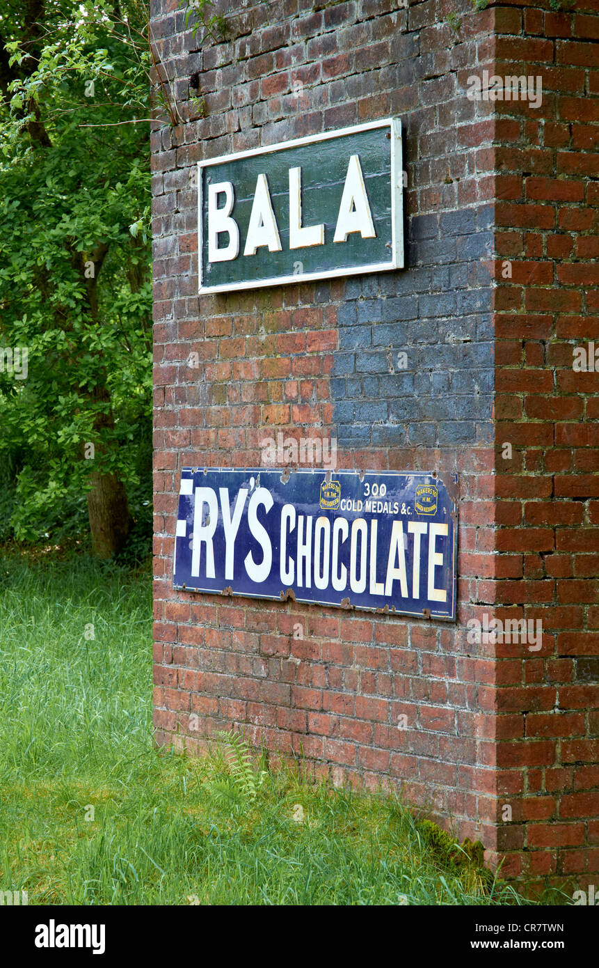 Gwr style station hi-res stock photography and images - Alamy