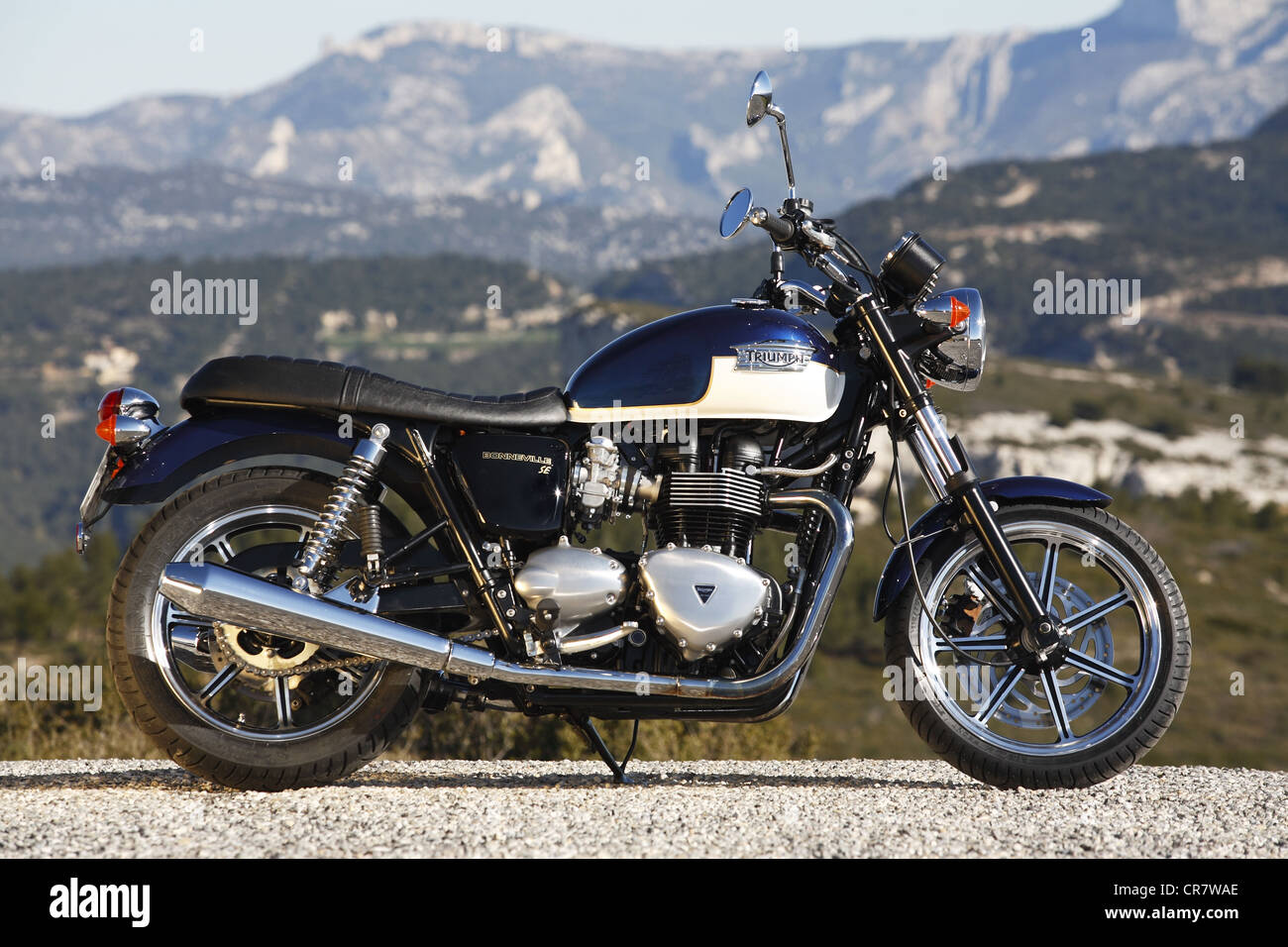 Triumph Bonneville SE, motorcycle Stock Photo - Alamy