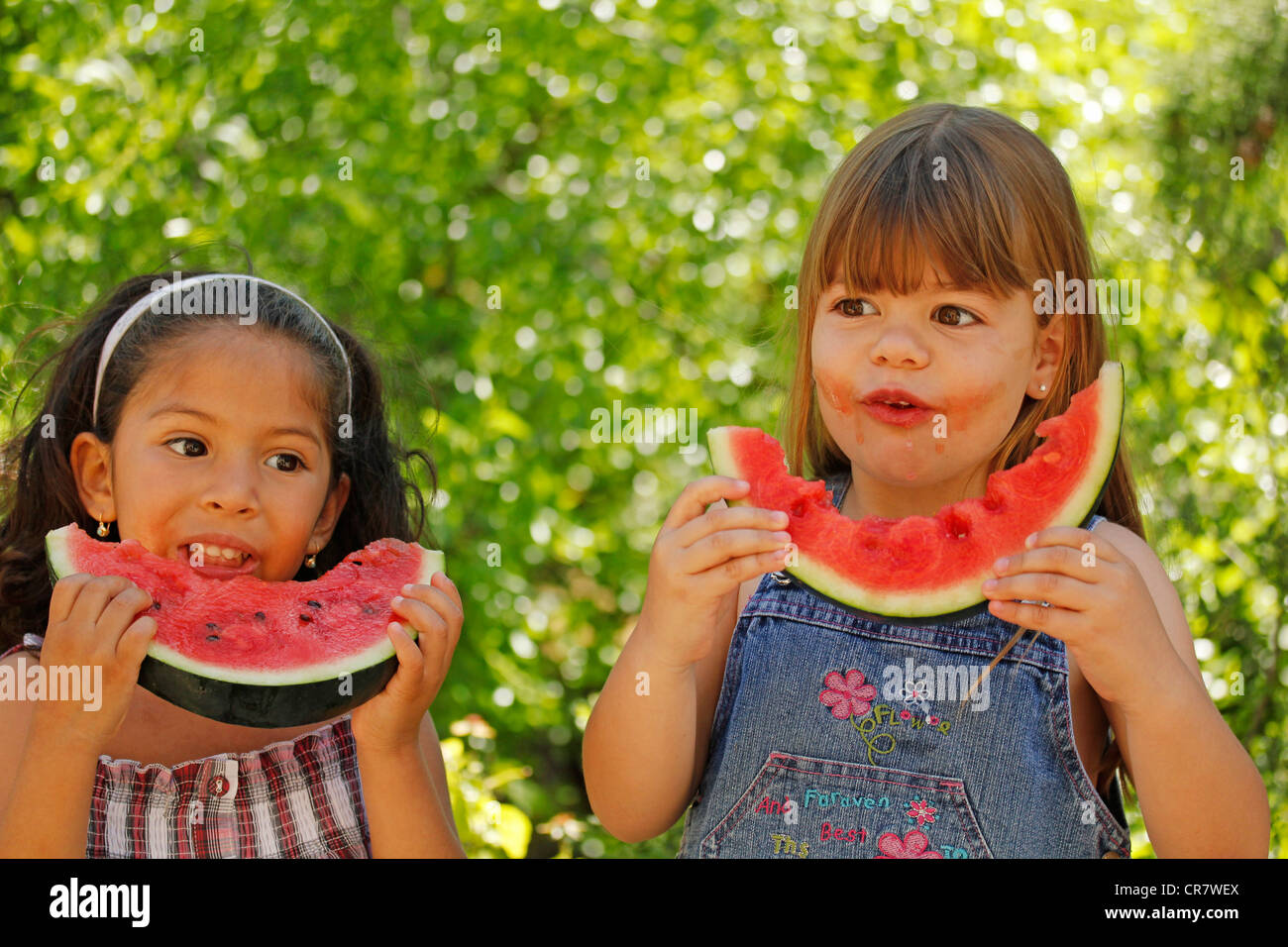 Girls with watermelon slices hi-res stock photography and images - Alamy