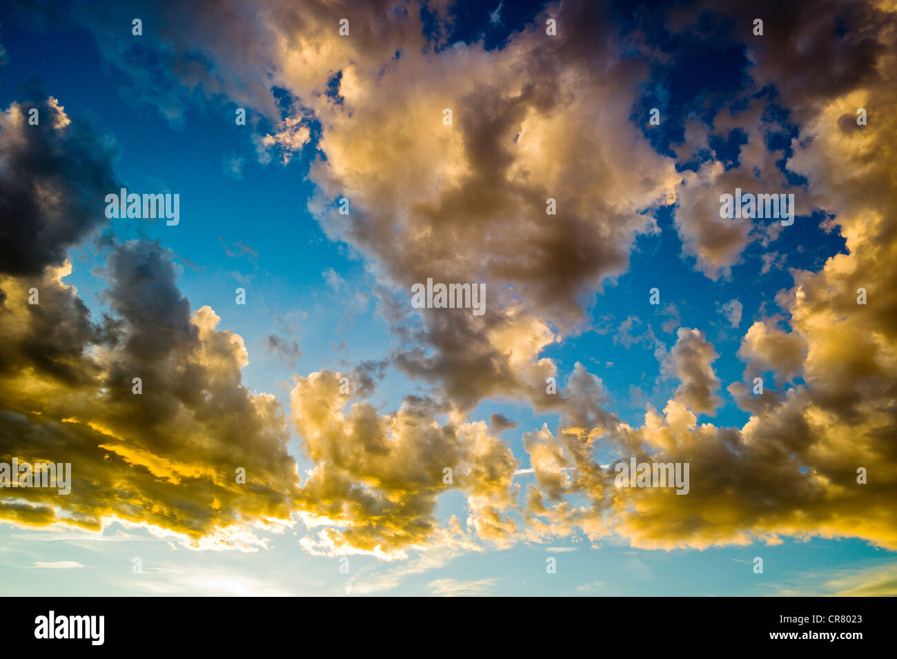 Cloud and sunset view hi-res stock photography and images - Alamy