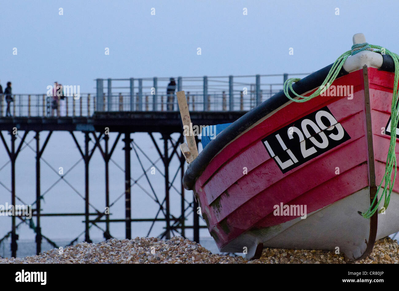 Boat on the beach on Bognor pier Stock Photo - Alamy