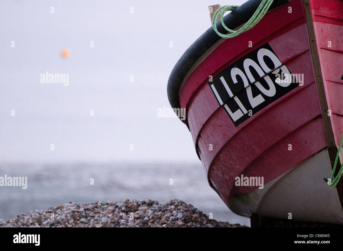 Boat on the beach on Bognor pier Stock Photo - Alamy