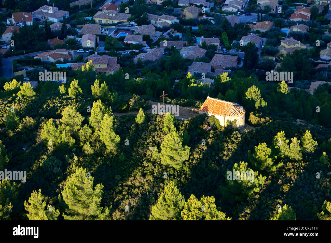 Small chapel france provence hi-res stock photography and images - Alamy