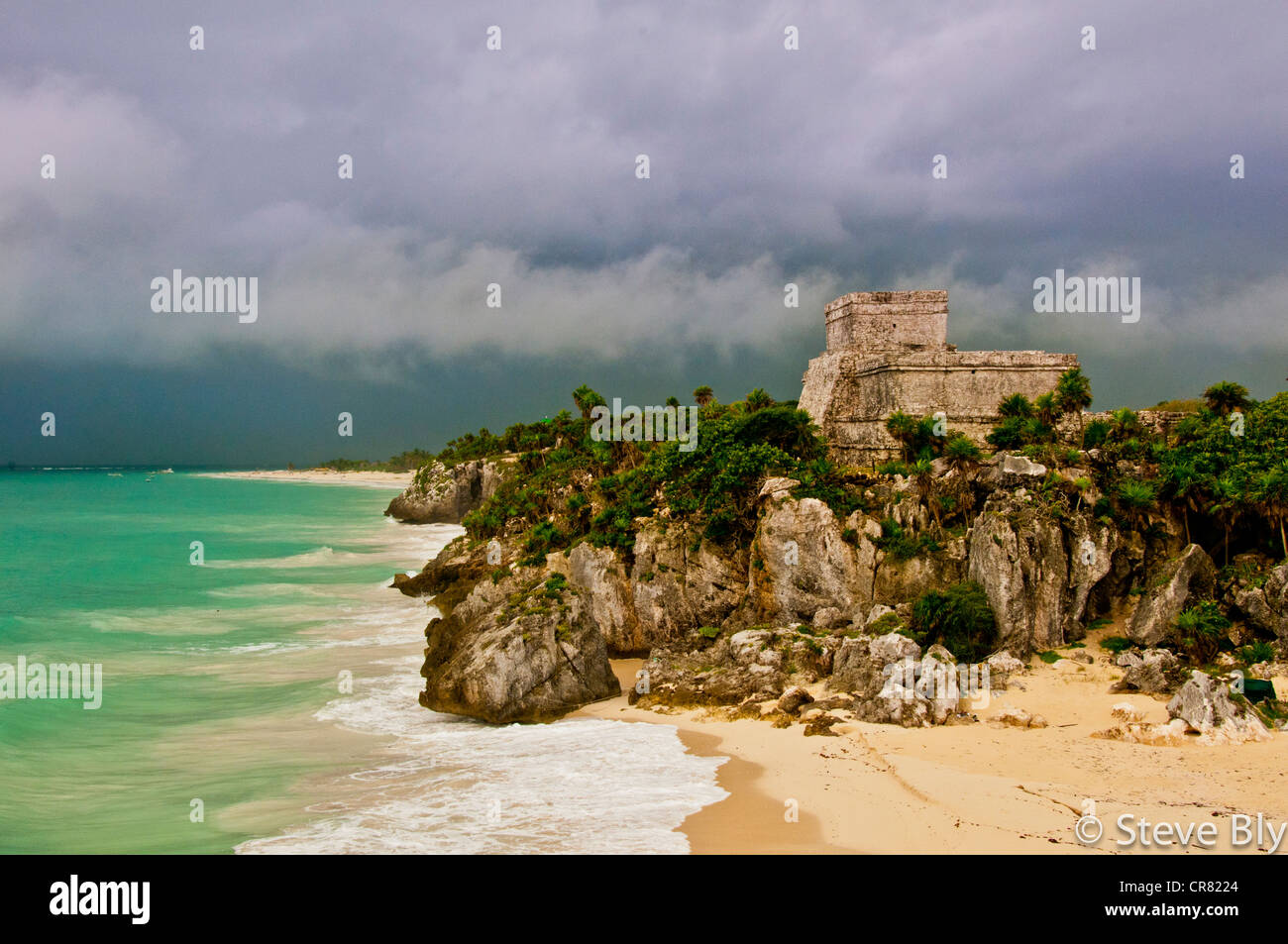 Tulum mayan ruins main hi-res stock photography and images - Alamy