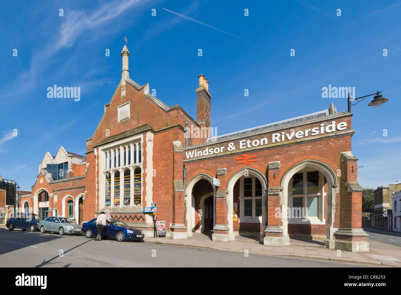 Windsor eton riverside railway station hi-res stock photography and ...