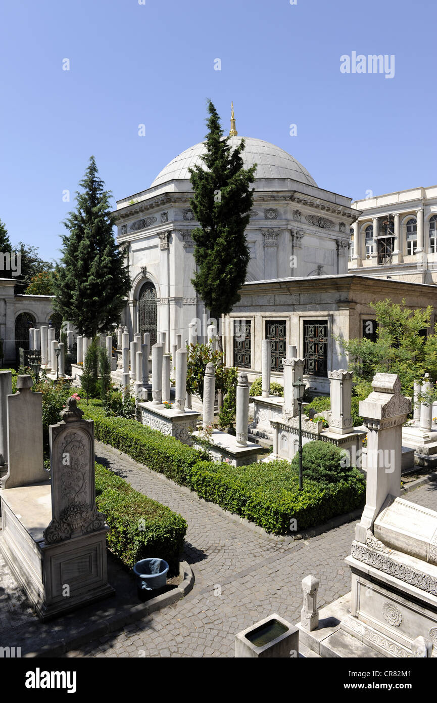 Cemetery, tomb of Sultan Mahmud II, Sultanahmet district, Istanbul ...