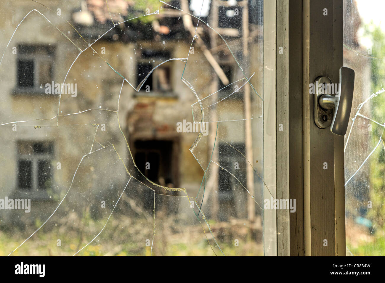Rundown building with broken windows hi-res stock photography and ...