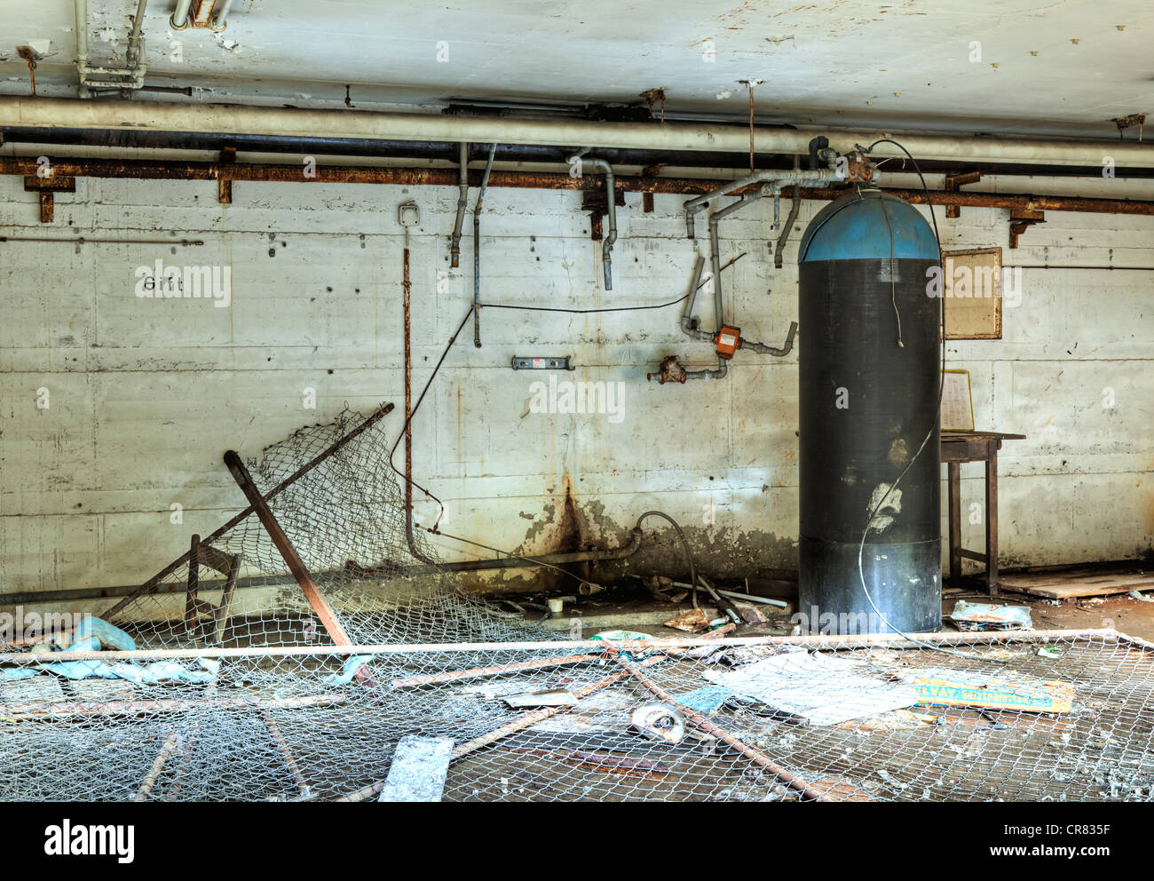 Internal tank hi-res stock photography and images - Alamy