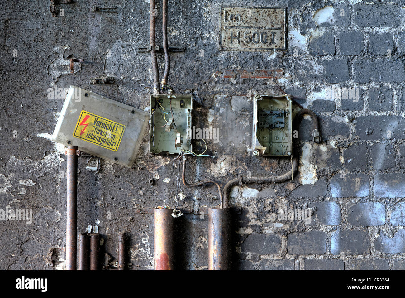 Buildings power cables hi-res stock photography and images - Alamy