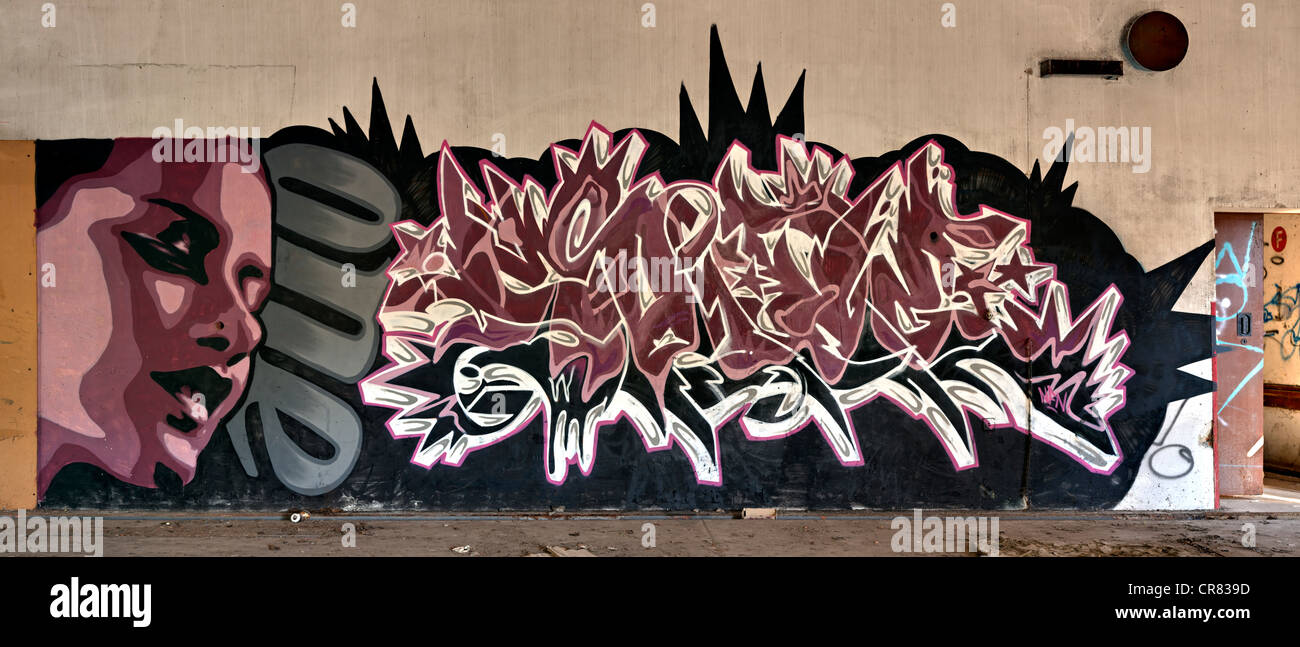 Graffiti faces coloured hi-res stock photography and images - Alamy