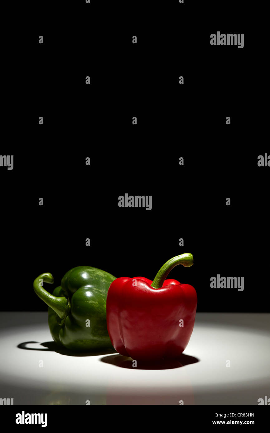 Red and green Bell Peppers (Capsicum annuum Stock Photo - Alamy