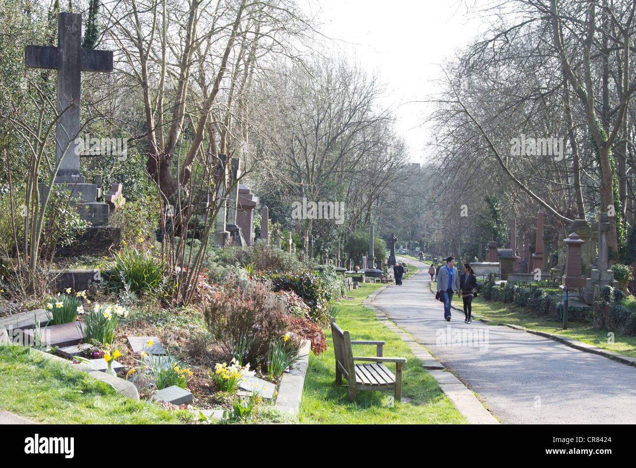 Highgate cemetery hi-res stock photography and images - Alamy