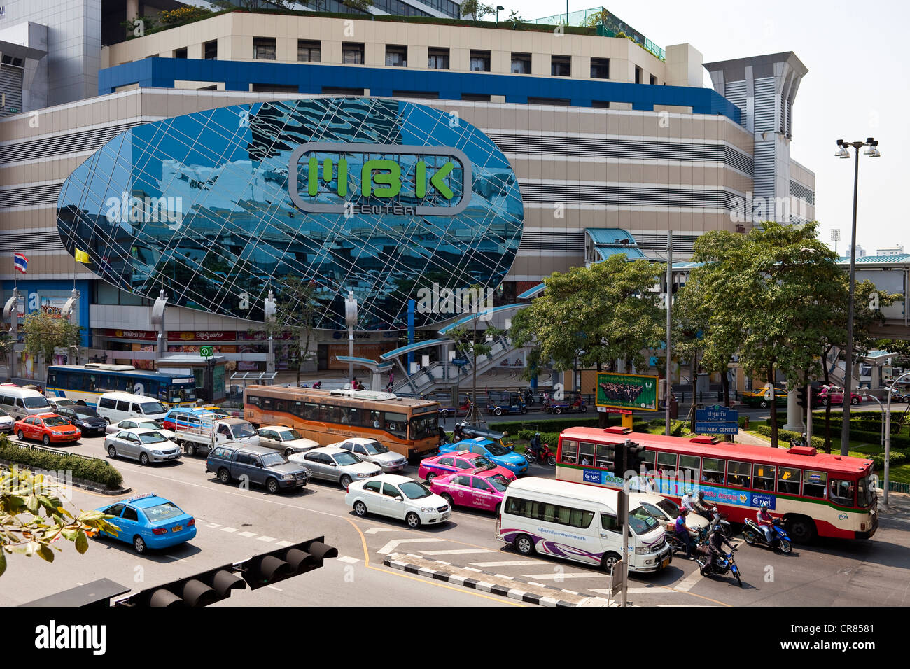 Shopping business center bangkok hi-res stock photography and images ...