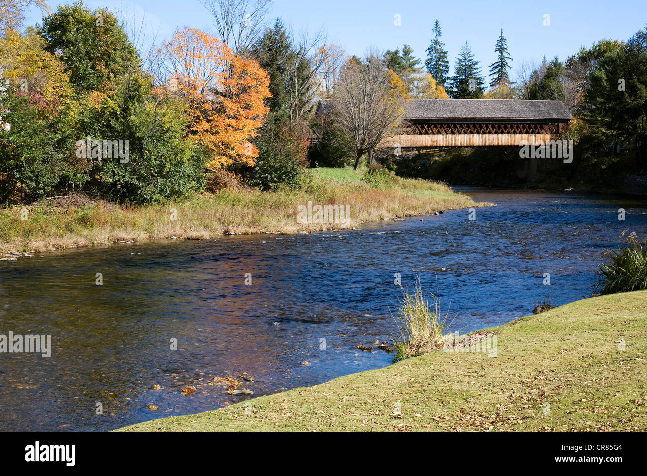 Woodstock middle covered bridge hi-res stock photography and images - Alamy