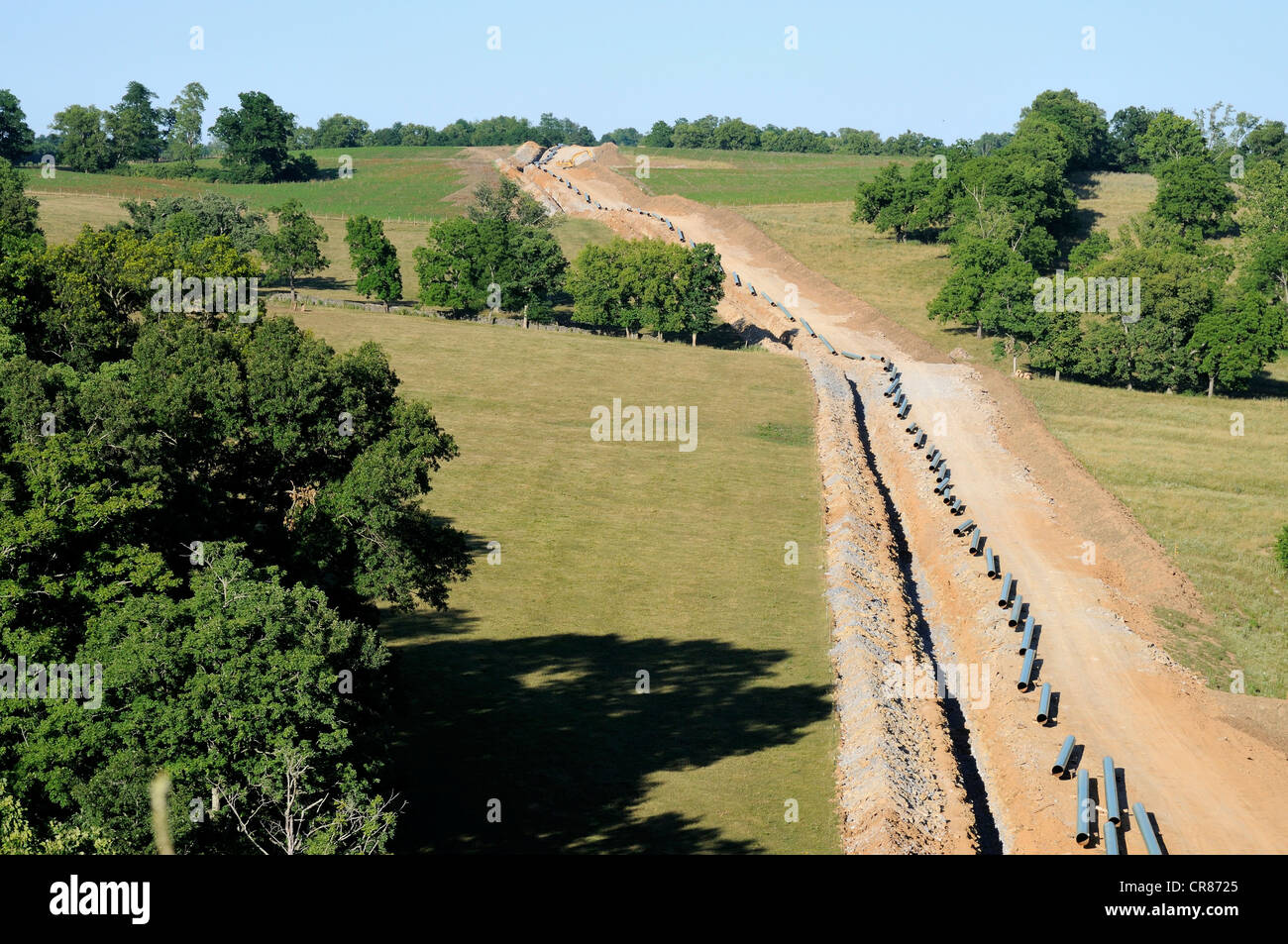 Laying a new underground oil pipeline Stock Photo - Alamy