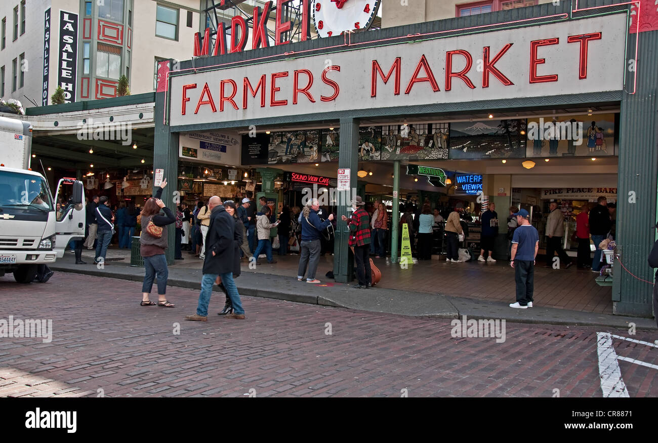 Street scene of the famous Pike Place Market in Seattle Washington ...