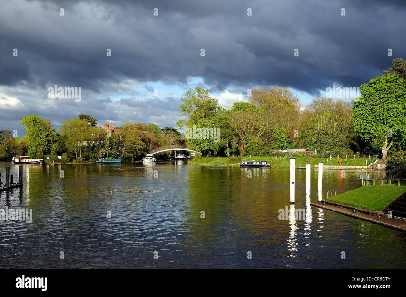 River Thames at Shepperton Middlesex Stock Photo - Alamy