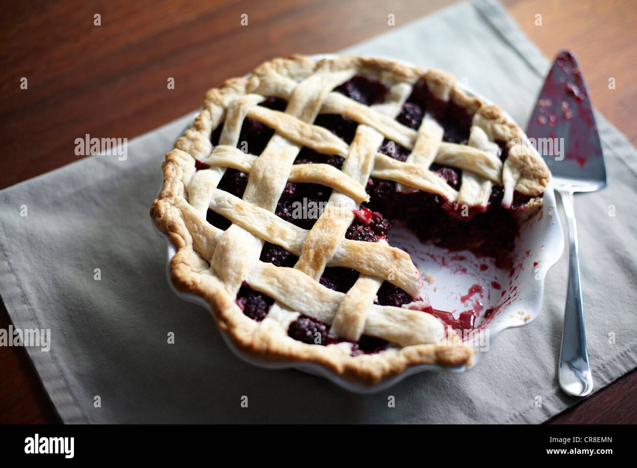 Cake with piece missing hi-res stock photography and images - Alamy