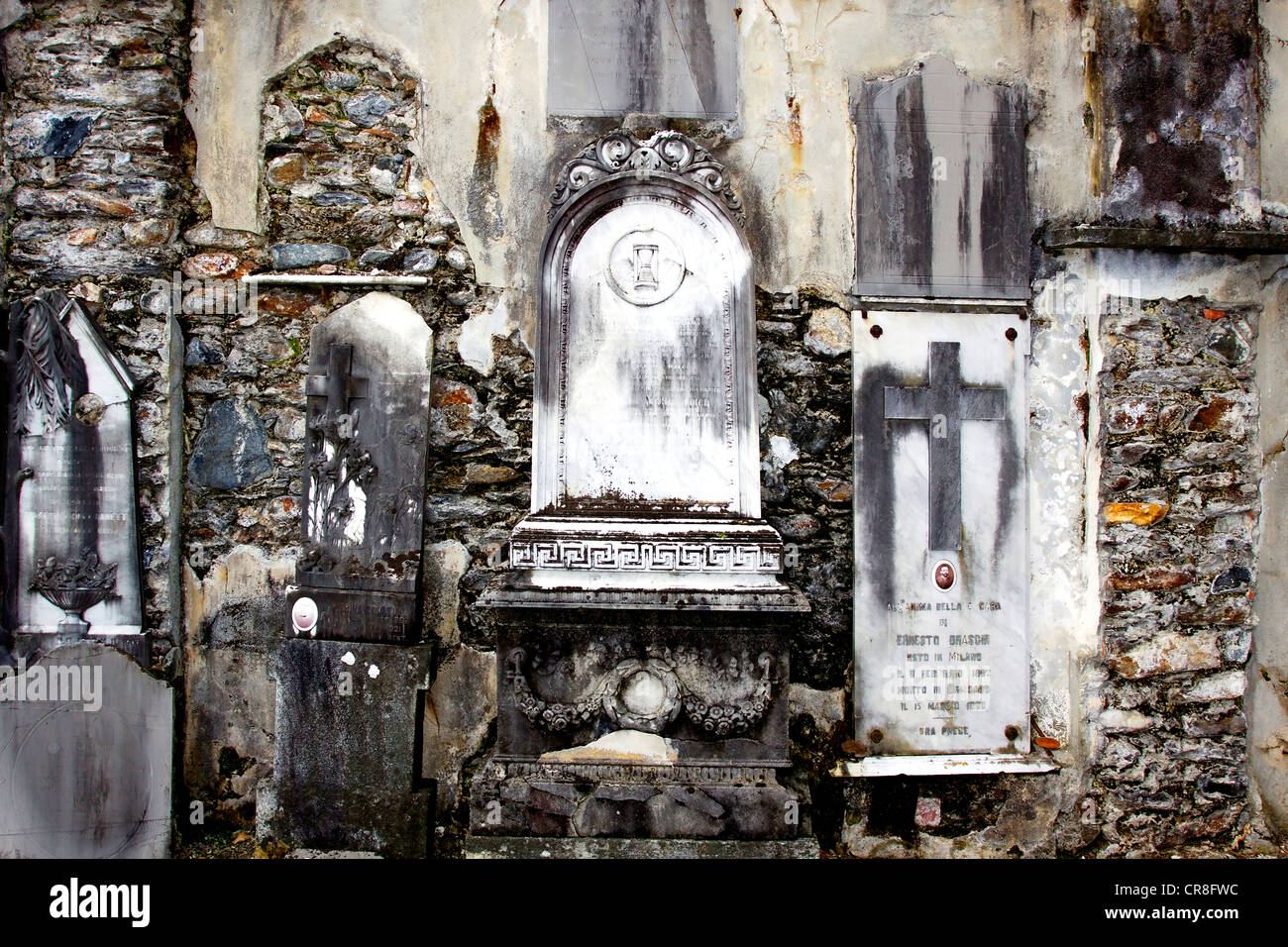 Tombstones weathering hi-res stock photography and images - Alamy