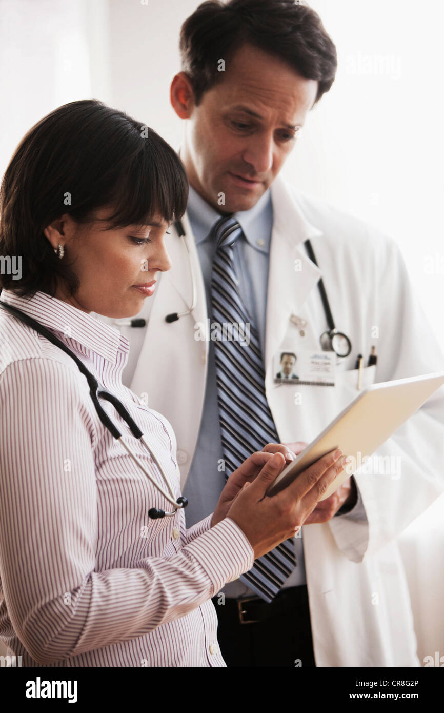 Two patients hospital hi-res stock photography and images - Alamy