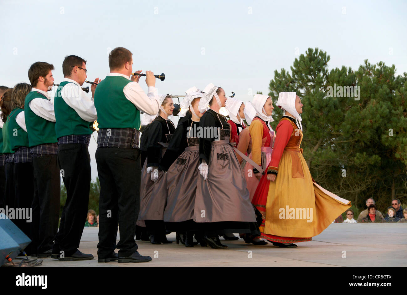 France, Finistere, Cap Sizun Kastel Koz, folk festival, Breton dance ...