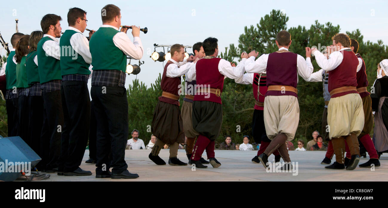 France, Finistere, Cap Sizun Kastel Koz, folk festival, Breton dance ...