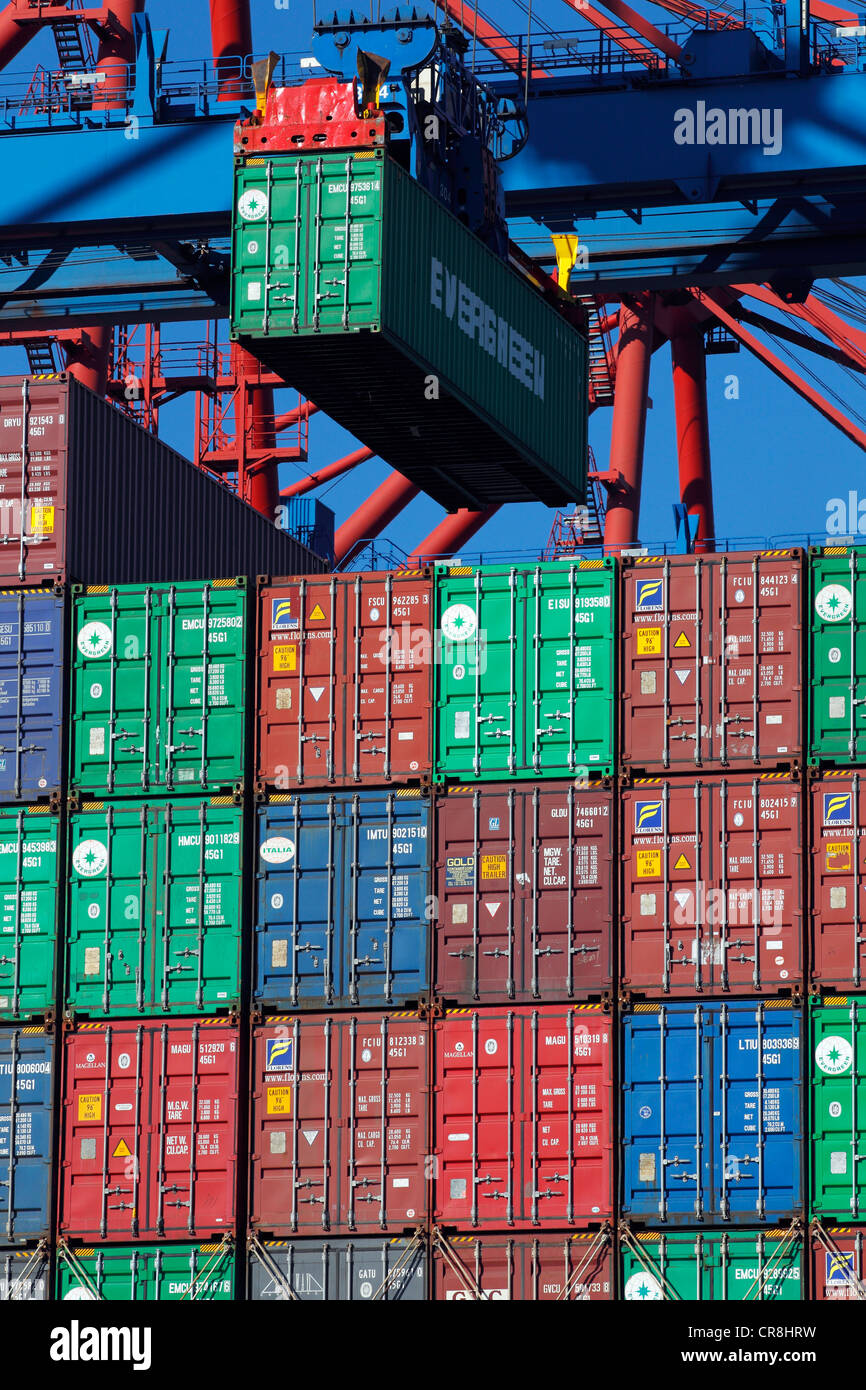 Shipping container being loaded hi-res stock photography and images - Alamy