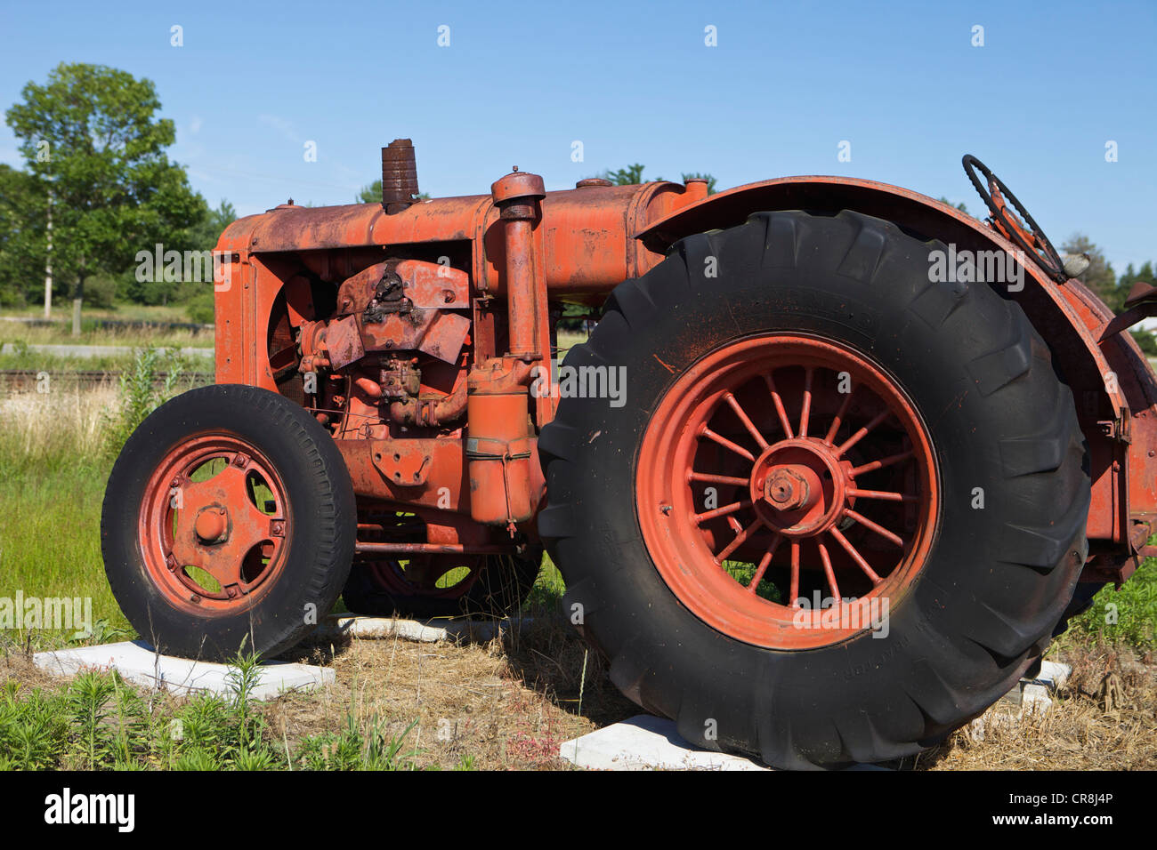 Antique farm tractors hi-res stock photography and images - Alamy