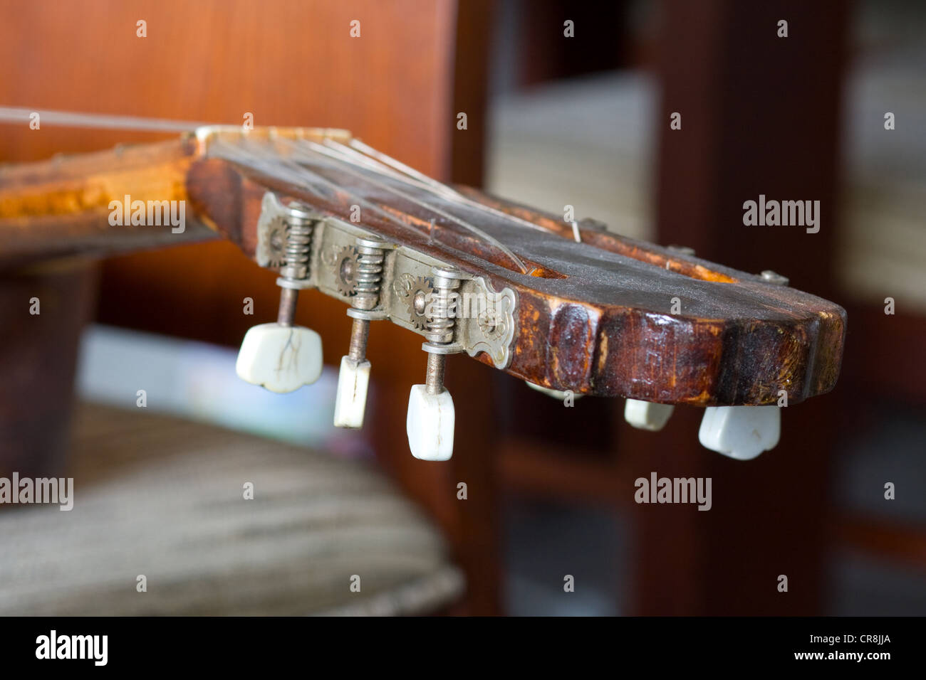 old and destroyed guitar Stock Photo - Alamy