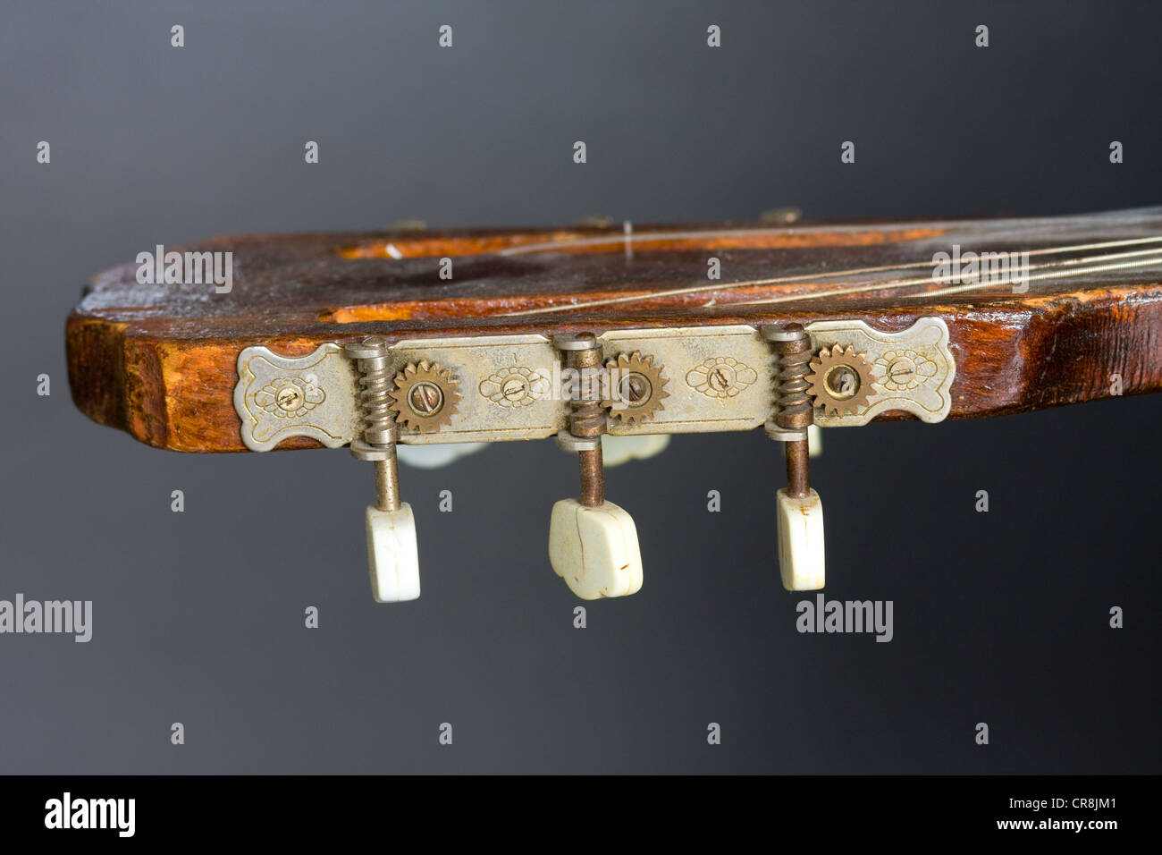 old and destroyed guitar Stock Photo - Alamy