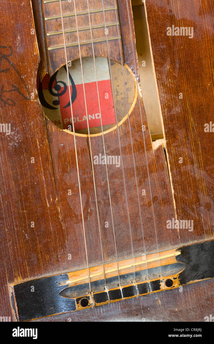 old and destroyed guitar Stock Photo - Alamy