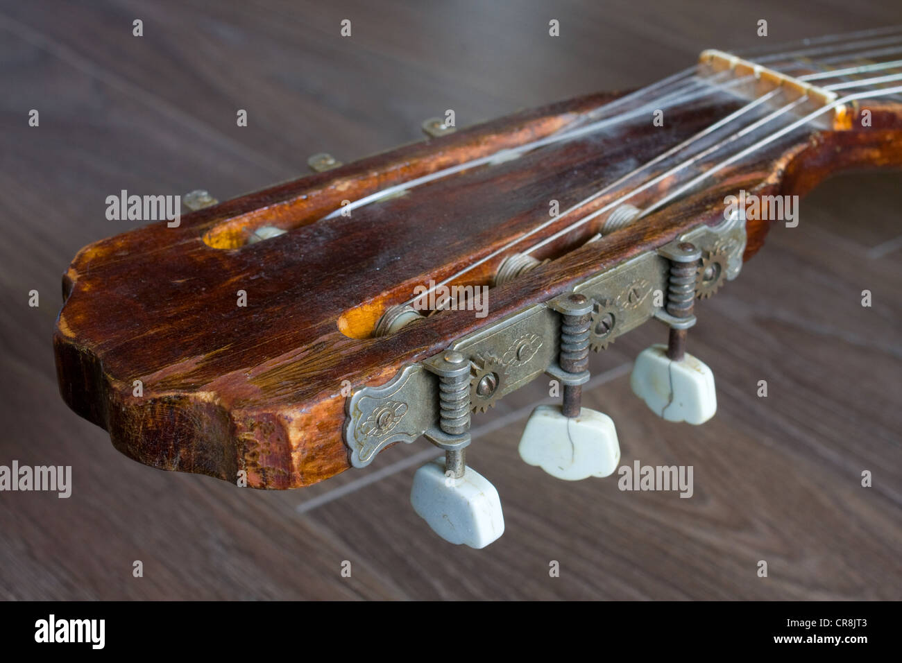 old and destroyed guitar Stock Photo - Alamy