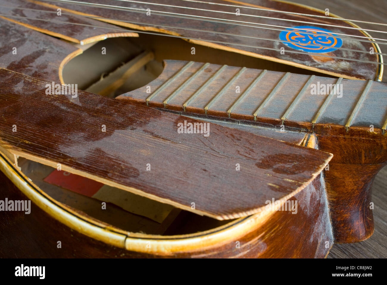 old and destroyed guitar Stock Photo - Alamy