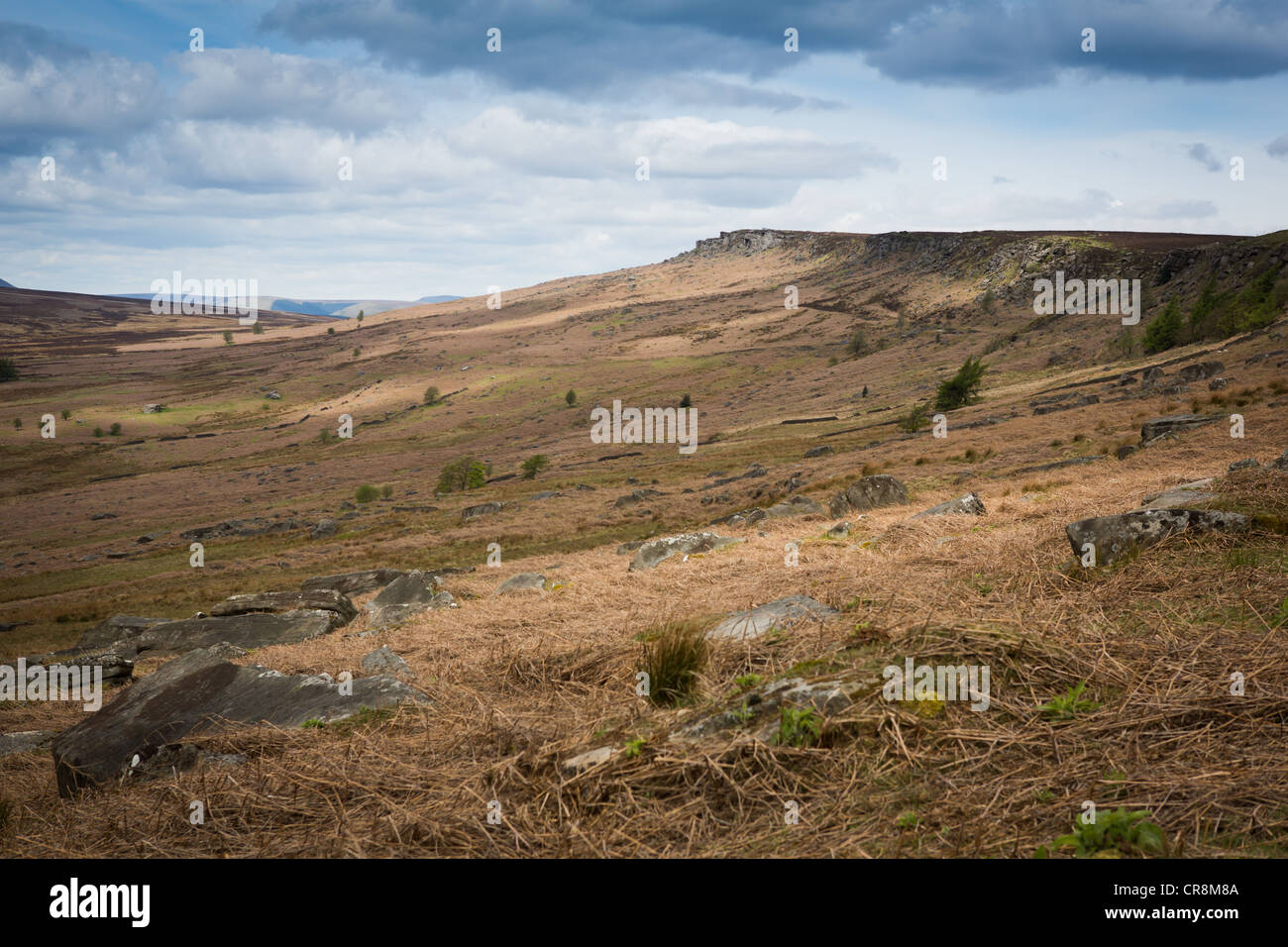Stanage Edge in the Peak District. The longest gritstone edge in ...